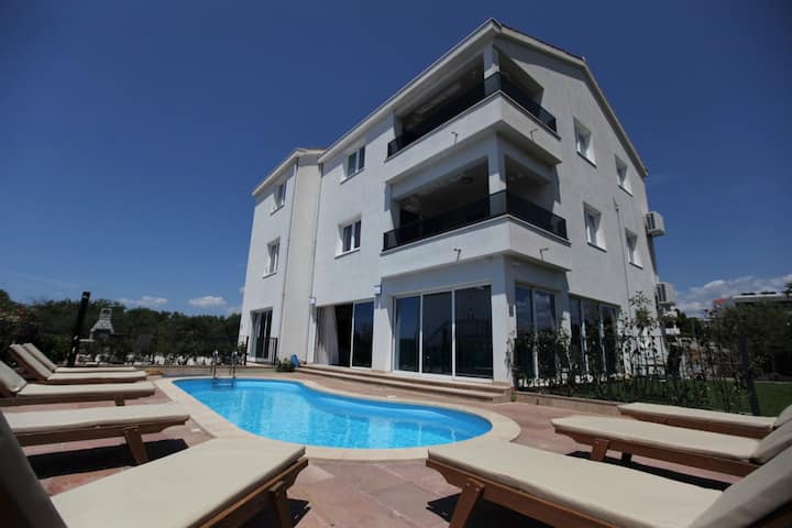 Luxury Seaside Villa W/ Pool & Bbq (First Floor) - Trogir