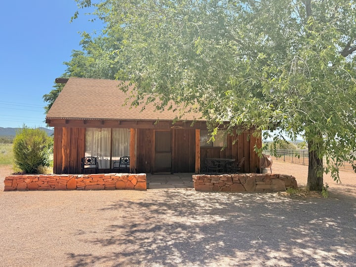 Cozy 2-bedroom Guest Cabin. 5 Minutes From Gunsite - Arizona