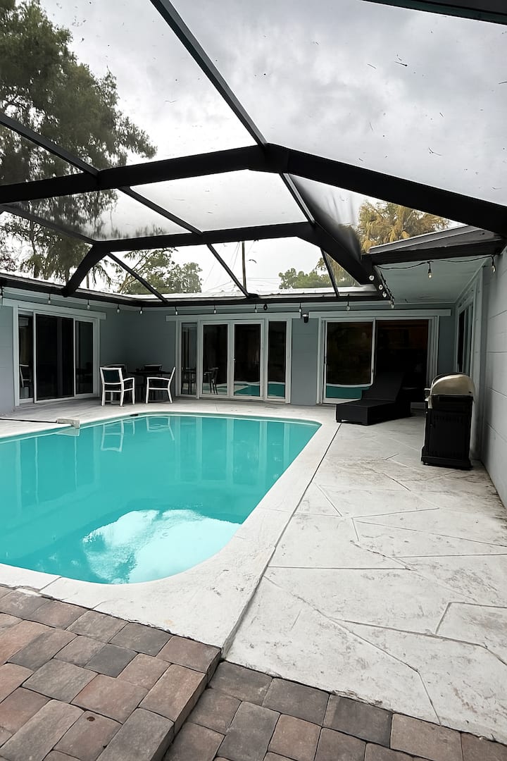 Exquisite Fun Getaway With Private Pool! - Clearwater, FL