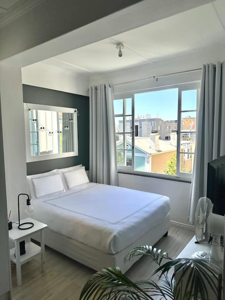 Stylish Seapoint Studio - Cape Town