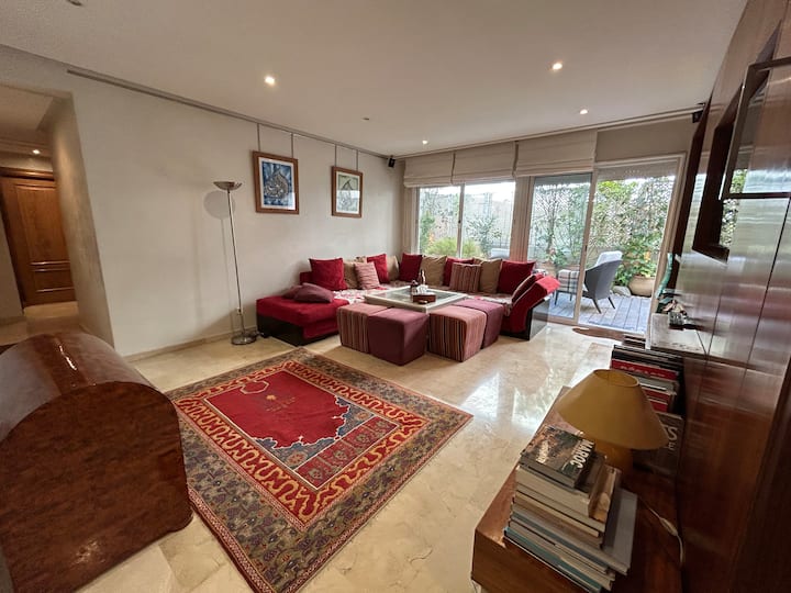 Un Appartement En Plein Centre Calme Avec Jardin - Casablanca