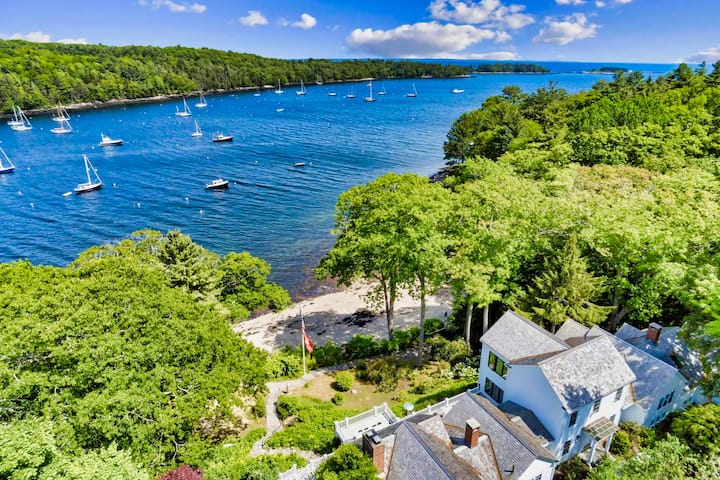 Luxurious Rockport Harbor Oceanfront With Beach - Camden, ME