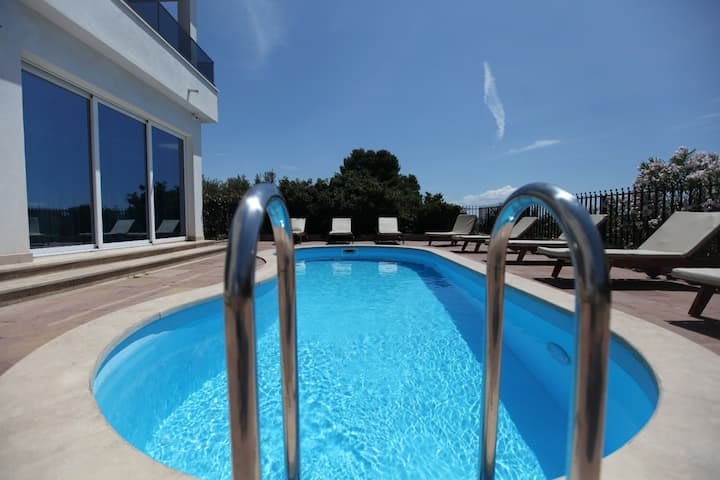 Luxury Seaside Villa W/ Pool & Bbq (Second Floor) - Trogir