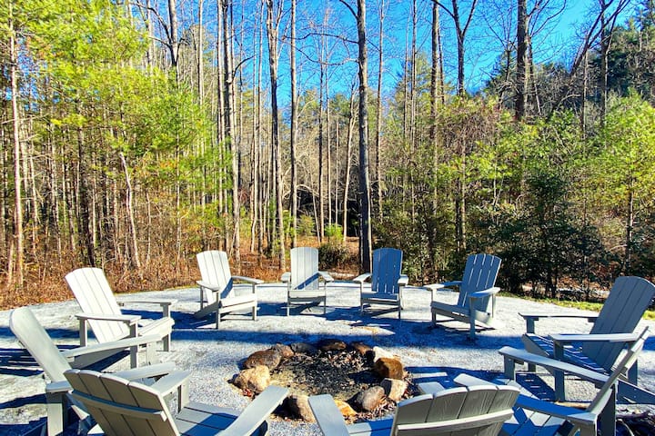 Quiet Creekside 3br Cabin With Porches, Firepit - Hendersonville, NC