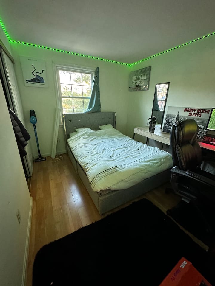 Private Room In Fairfax - Fairfax, VA