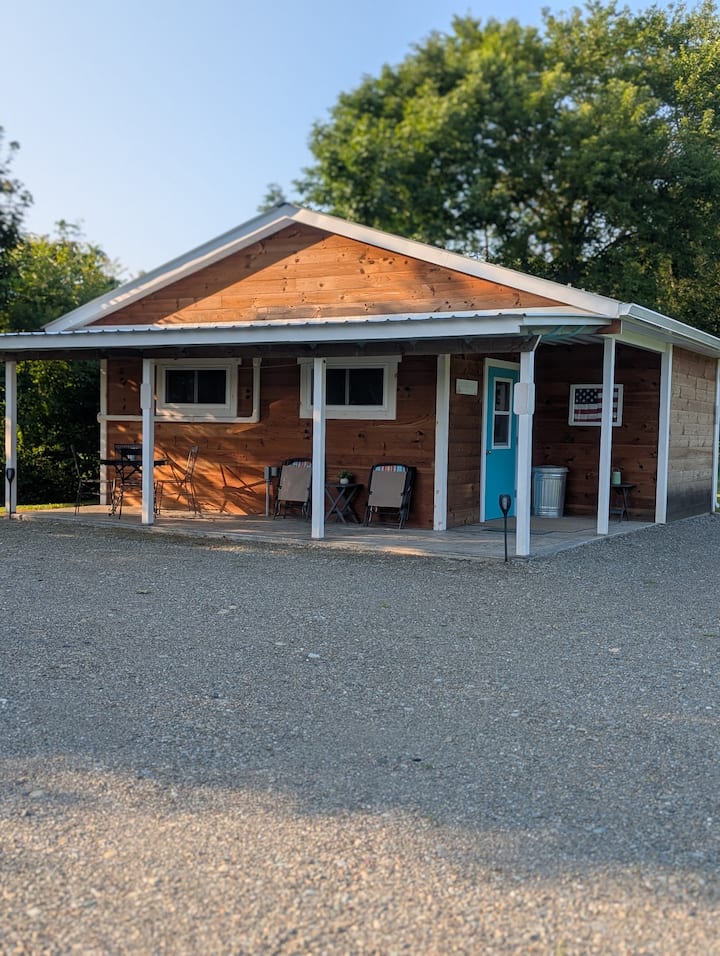 Come Relax At Our Cozy Cabin By The River! - Bennington, VT