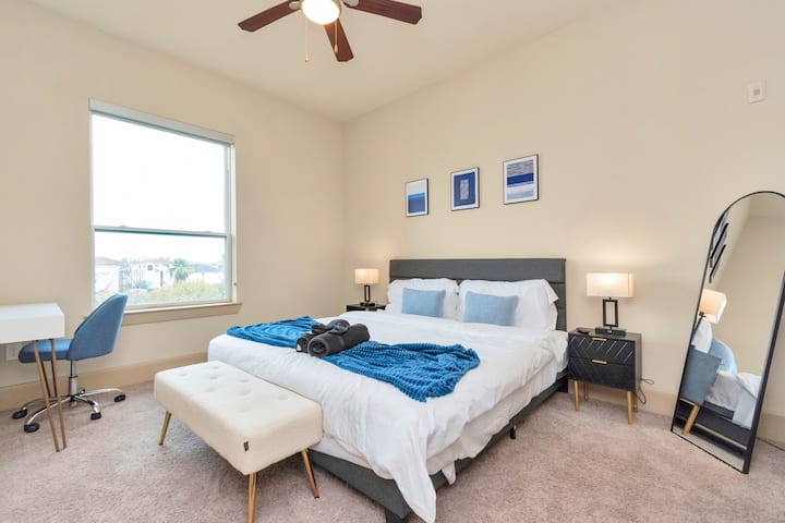 Calm King 2bdr W/ Free Parking, Pool, Downtown Htx - Houston, TX