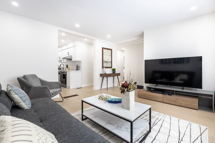 Newly Renovated 3 Bedroom Bungalow Free Parking - Markham