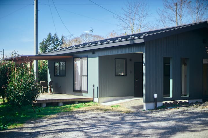 コートハウス950【a棟】　西軽井沢エリア　【小型犬のみ可・ベビー設備完備・屋根付きガレージ】 - Karuizawa