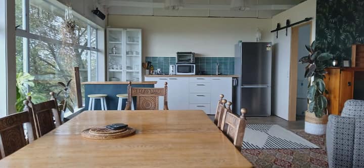 Lookout Lodge Number Two. - オマルー