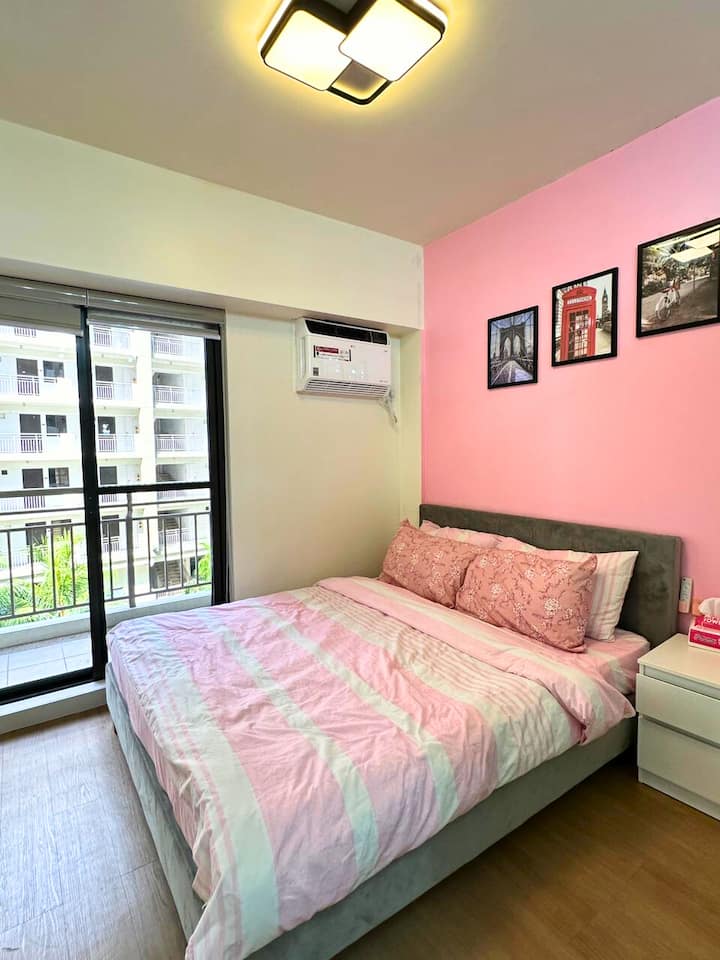 Condo In Parañaque W/ Balcony Views/free Parking - Parañaque