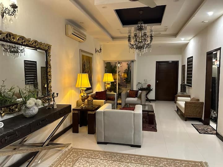 Independent Full House Close To Commercial Areas. - Lahore