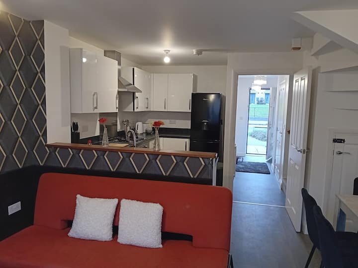 5 Bed House/free Parking/sleeps 9 X2 Cars - Birmingham