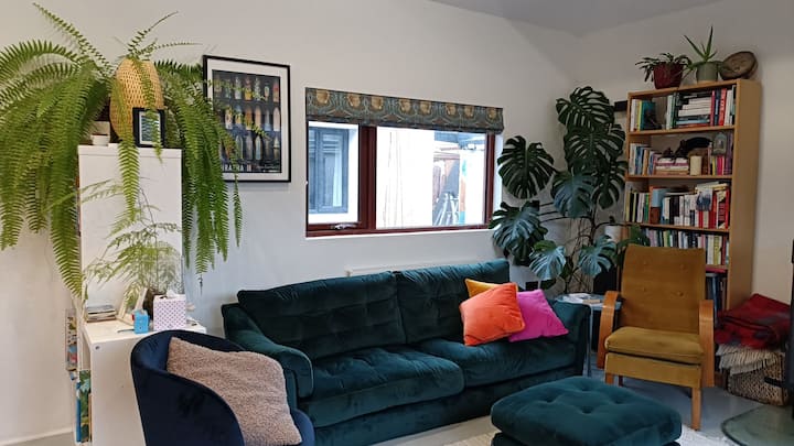 Stylish, Architect-designed Pad - Cork