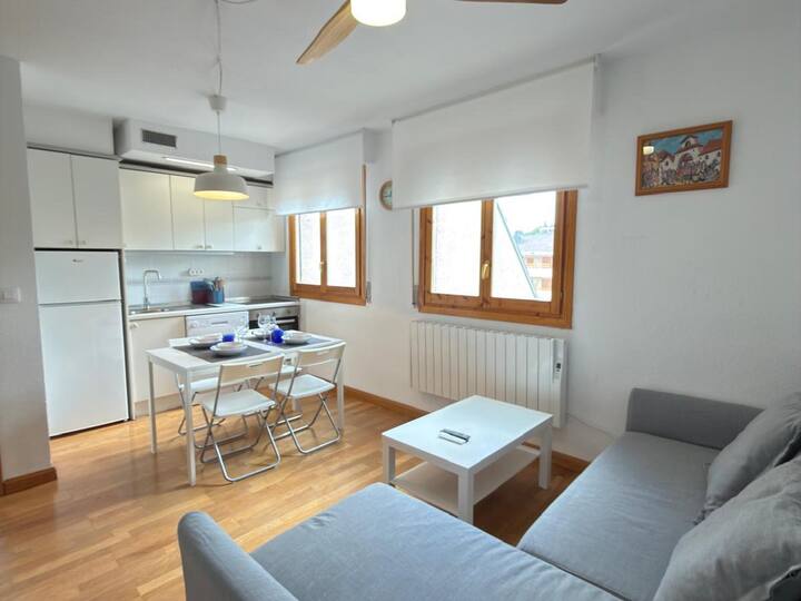 Charmant Penthouse Avec Piscine Et Parking à Jaca - Jaca