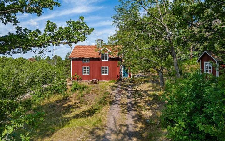 Charmigt Torp På Höjden - Gamleby