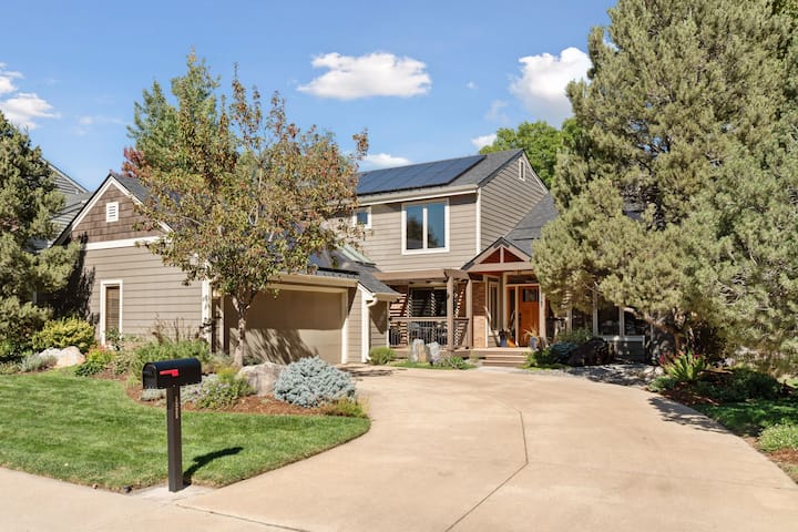 Spacious Luxury Boulder Home | 5 Bed+5 Bath - Boulder, CO