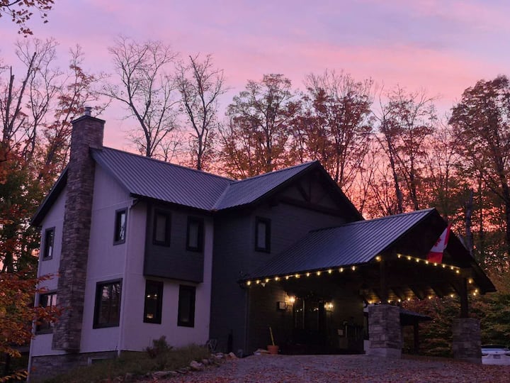 Luxury Ski Chalet/7 Min To Slopes/hot Tub/5 Br - Mont-Tremblant