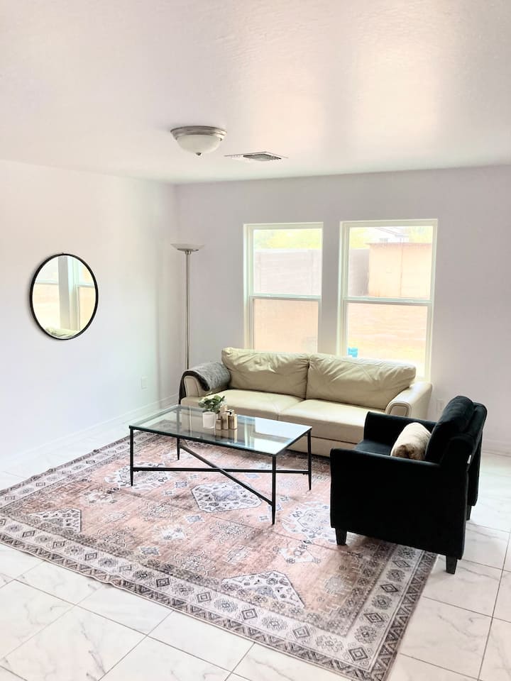 Centrally-located, 4 Bd Plus Office - Casa Grande, AZ