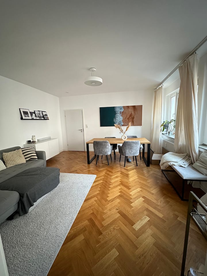 Home Base For Exploring Köln - Köln