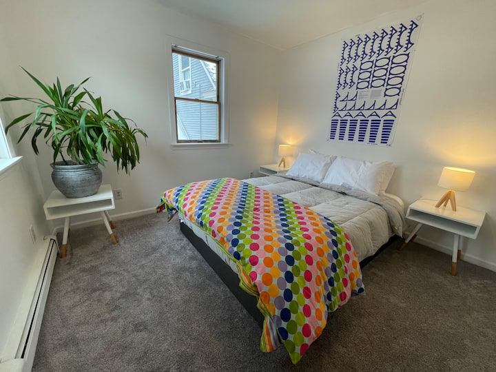 Funky South End Arts District Room - 벌링턴