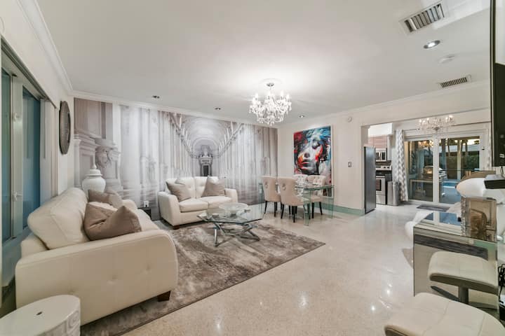 Stunning 2brd, Private Pool, Steps To The Beach - Fort Lauderdale
