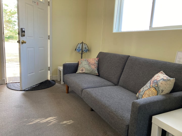 Ocean Sounds | Sunset Balcony | King Bed | Pets Ok - Ocean Park, WA