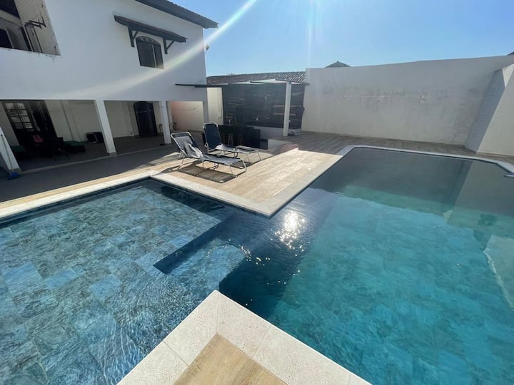 Aluga Se Casa Grande Com Piscina - Guarujá