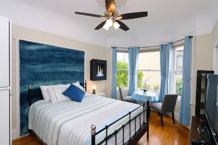 Inviting Victorian Room With Private Bath - San Francisco, CA