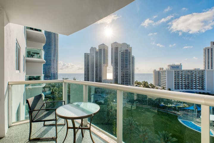 Oceanview Terrace/beach 4 Min Walk/fifa World Cup - Sunny Isles Beach, FL