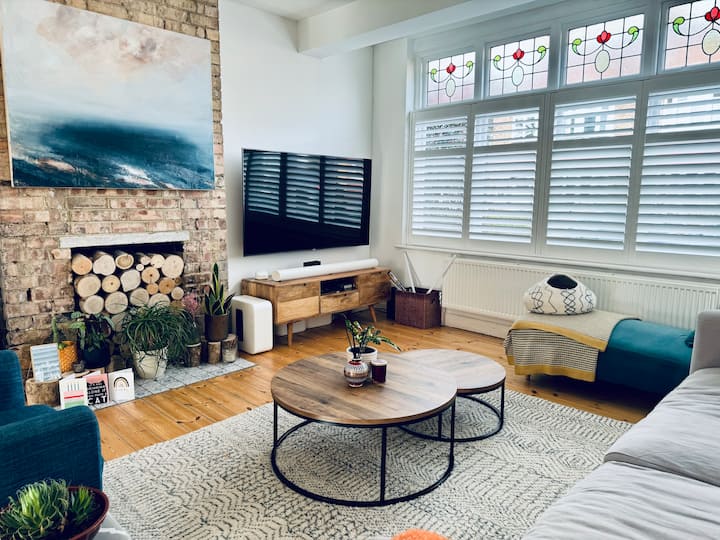 Gorgeous Streatham House Plus Sweet Cat - London