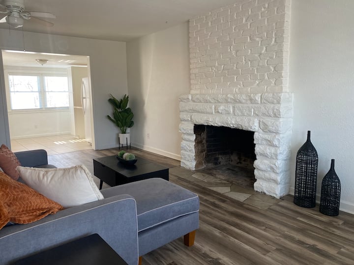 2bd 2ba Apt With A Fireplace - Columbia, MO