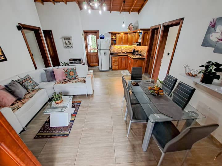 Casa Familiar Vacacional - Jardín