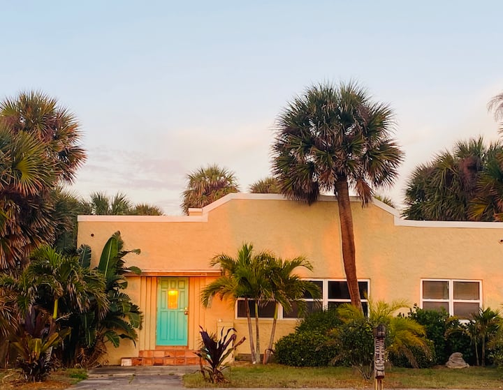Oasis De Palma
Private
Barefoot Beach Retreat - Cocoa Beach, FL