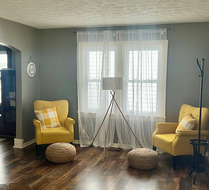 Cozy Bungalow Near Downtown & Wittenberg - Springfield, OH