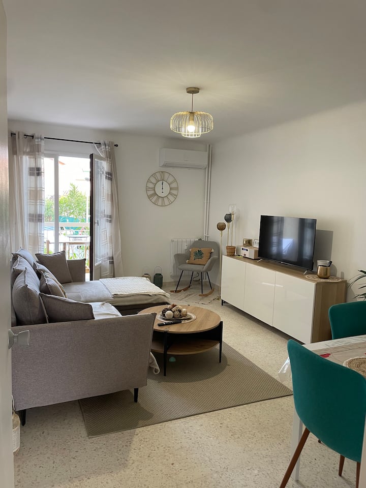 Appartementt2 Traversant Meublé Climatisé Parking. - Agay