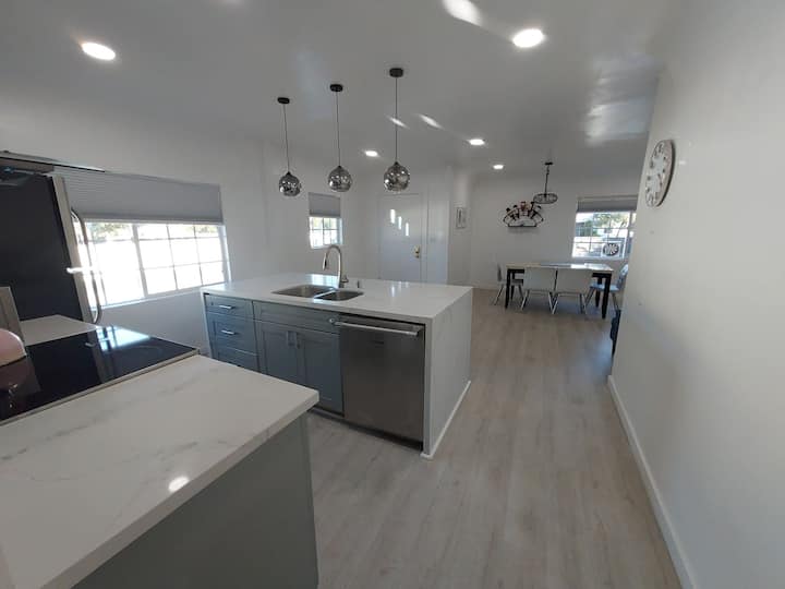 Enjoy Getaway In San Diego 3bdrm - San Diego, CA