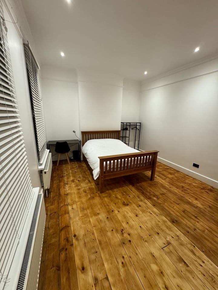 Sleek 4 Bedroom Near London Heart - Londres