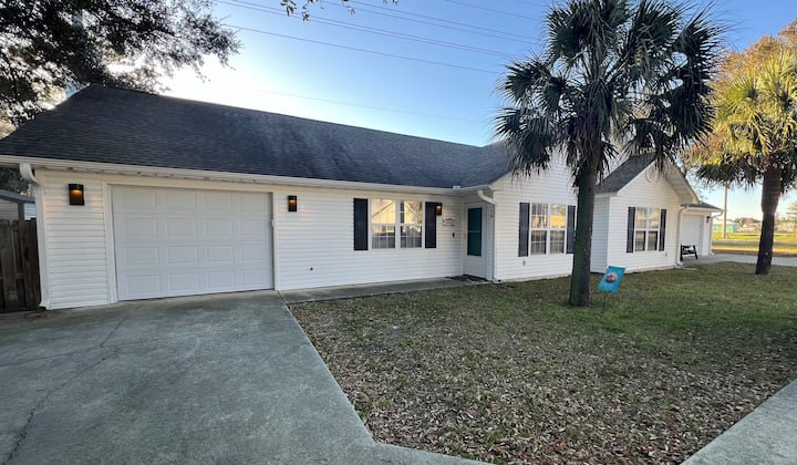 Sunnysidevilla-free Beach Pass, King Beds & Garage - Murrells Inlet, SC