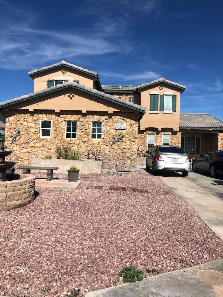 Comfortable And Clean Home - Coachella, CA