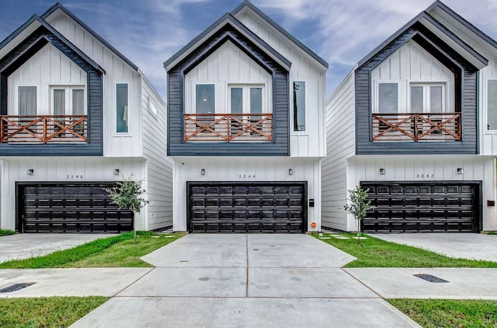 Central, Modern, Houston Retreat - Houston, TX