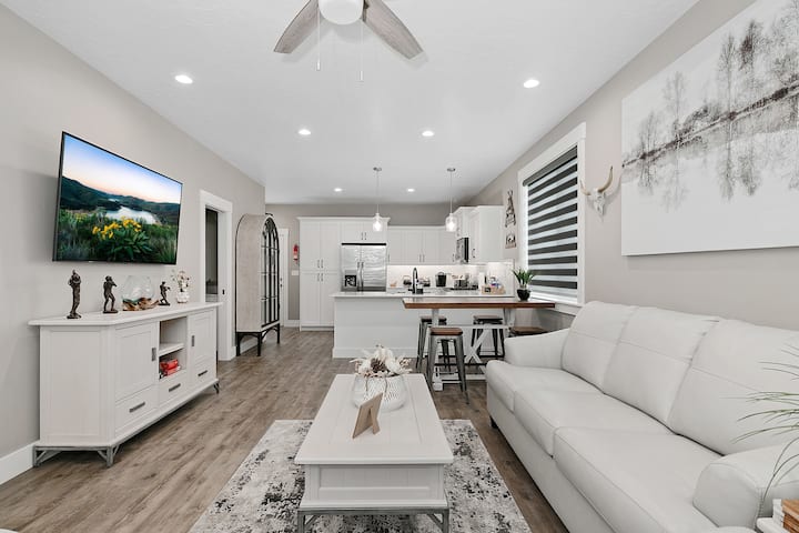Meridians Best, Cozy And Modern - Meridian, ID