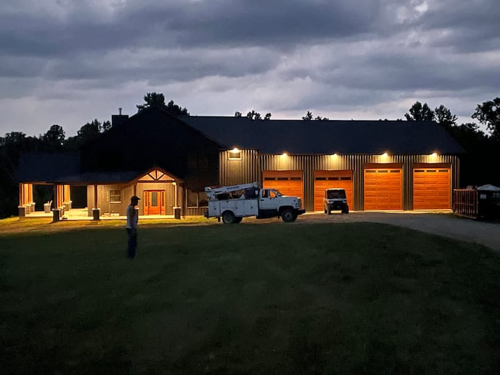 Country Live At Its Finest. - Bloomfield, IN