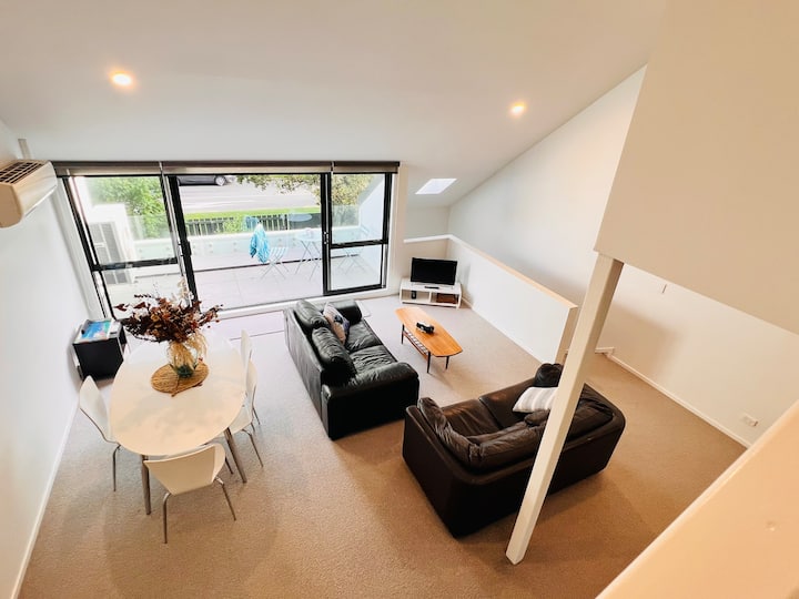 Renovated City Retreat - With Secure Carpark - New Zealand