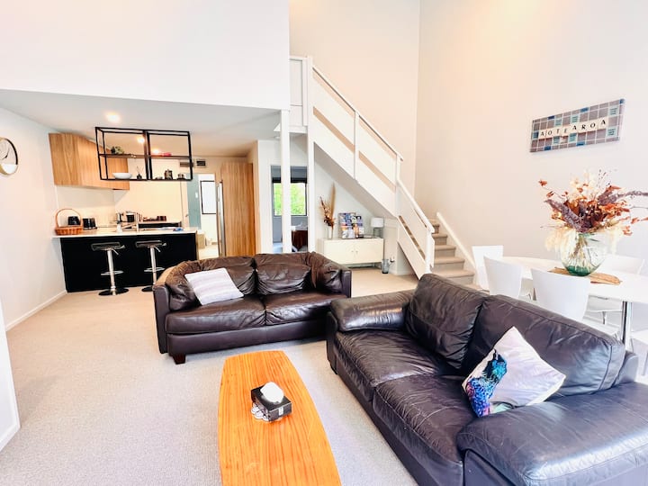 Renovated City Retreat - With Secure Carpark - Christchurch