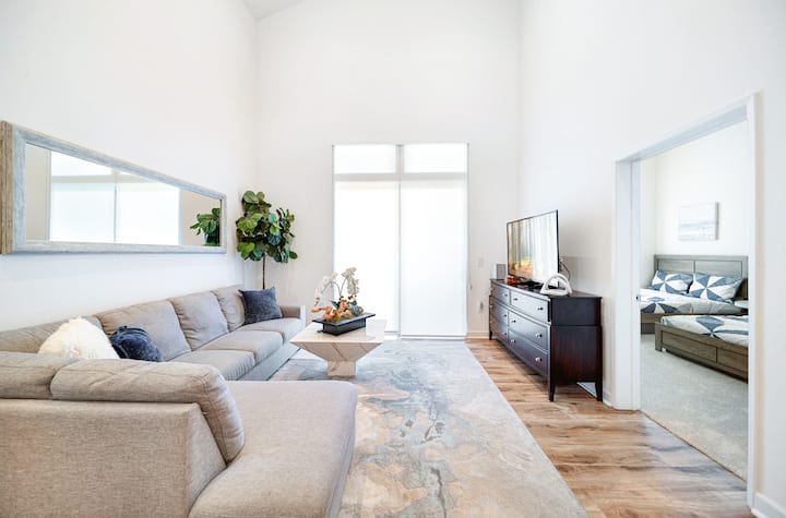 Lux Apartment Spectrum + Disney/large 3 Bed 2 Bath - Balboa Island, CA