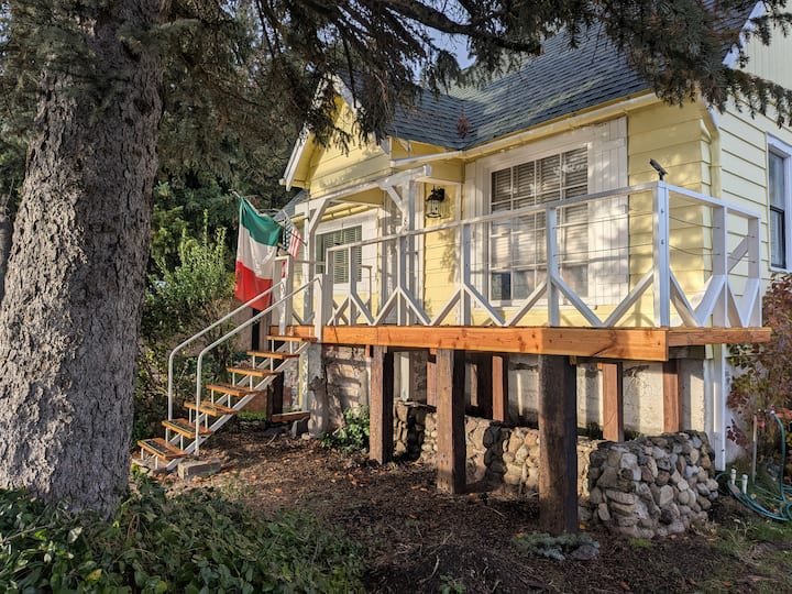 Historic Hm, Mountain Views, Hot Tub, Steam Room - Mount Shasta, CA