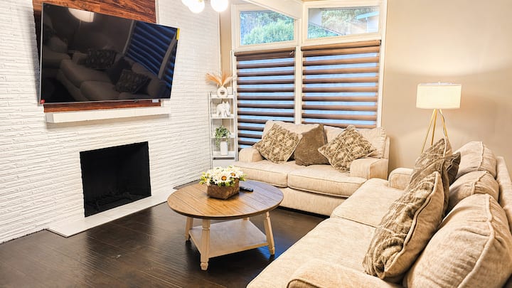 Quiet Bellevue Home For Family & Remote Work - Bellevue, WA