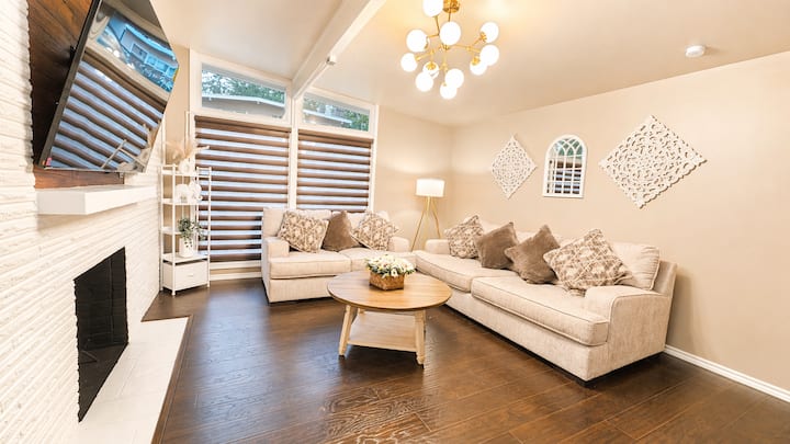 Quiet Bellevue Home For Family & Remote Work - Bellevue, WA