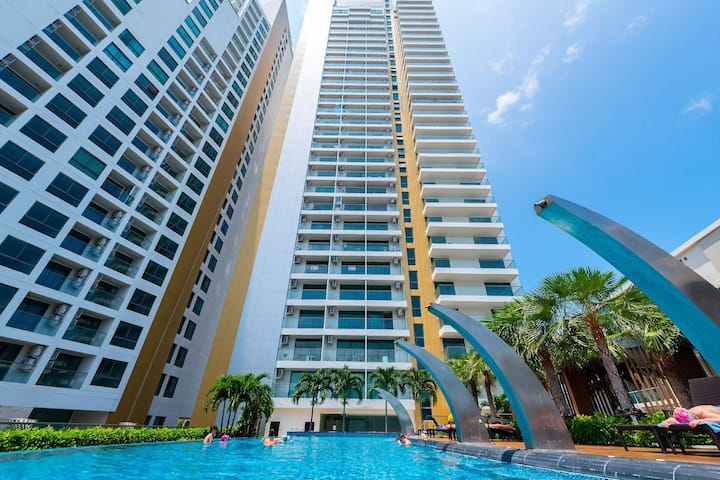 The Peak Towers Balcony Sea View - Jomtien